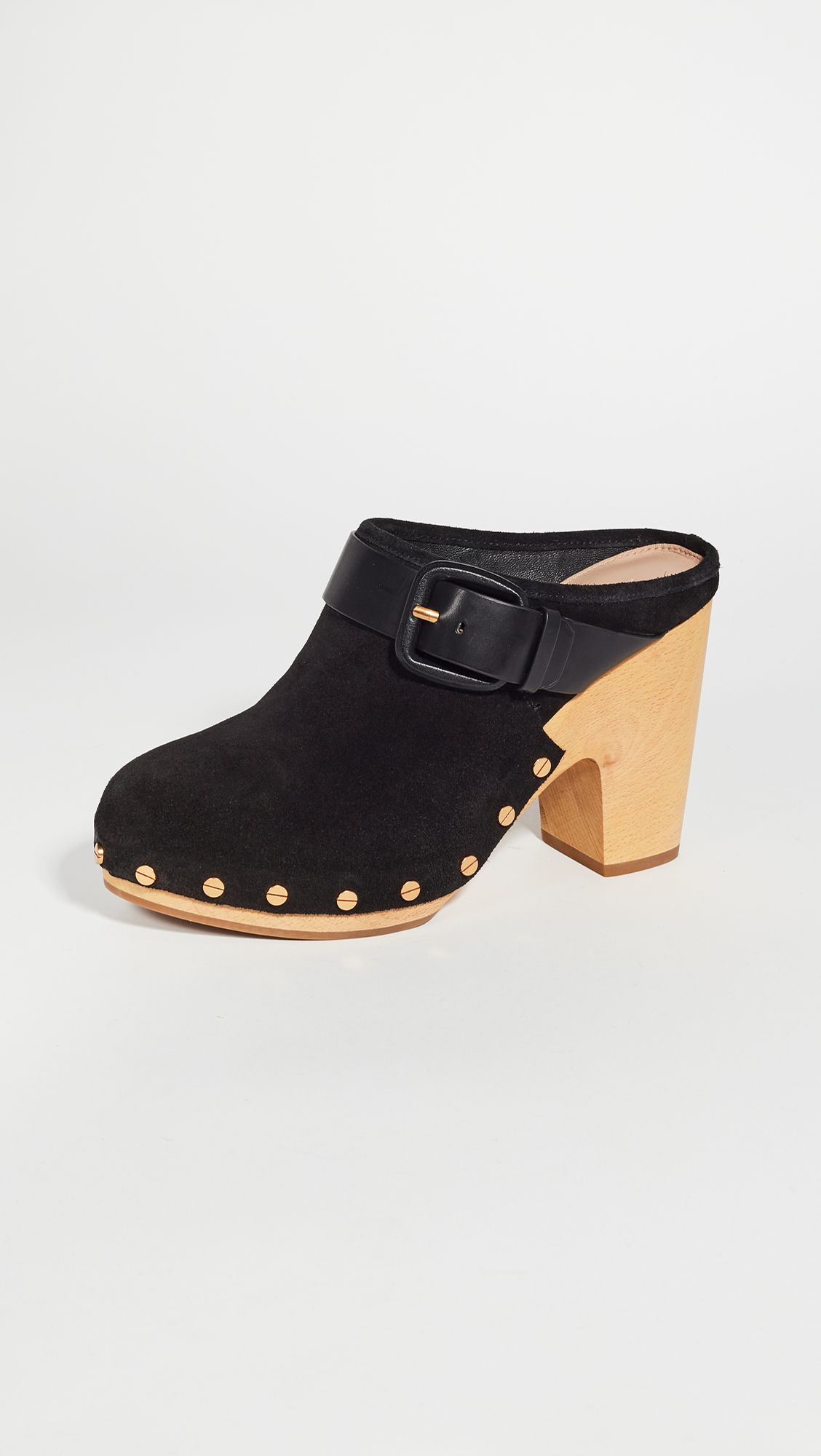 Mindy Kaling Wore the Official "Ugly" Shoe Trend of 2021 | Who What Wear