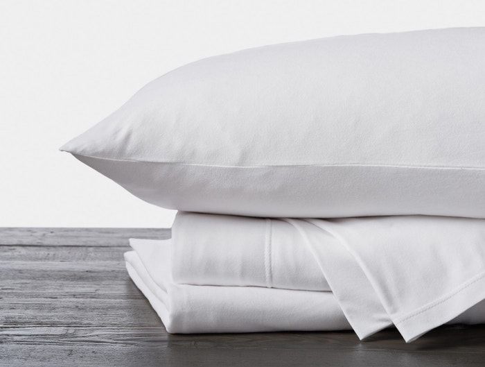 The Best Cozy Bedsheets for a Good Night's Sleep | Who What Wear