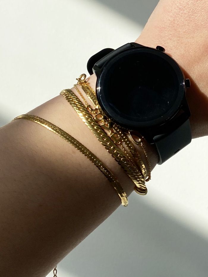 The 6 Best Smartwatches for Women, Hands Down | Who What Wear