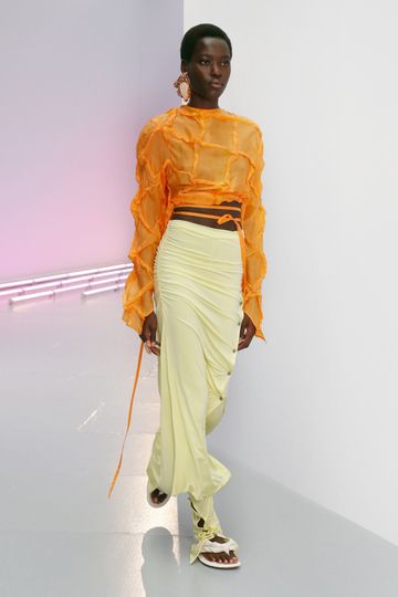 Midriff Flossing Is Still a Thing—Here’s How to Pull It Off | Who What Wear
