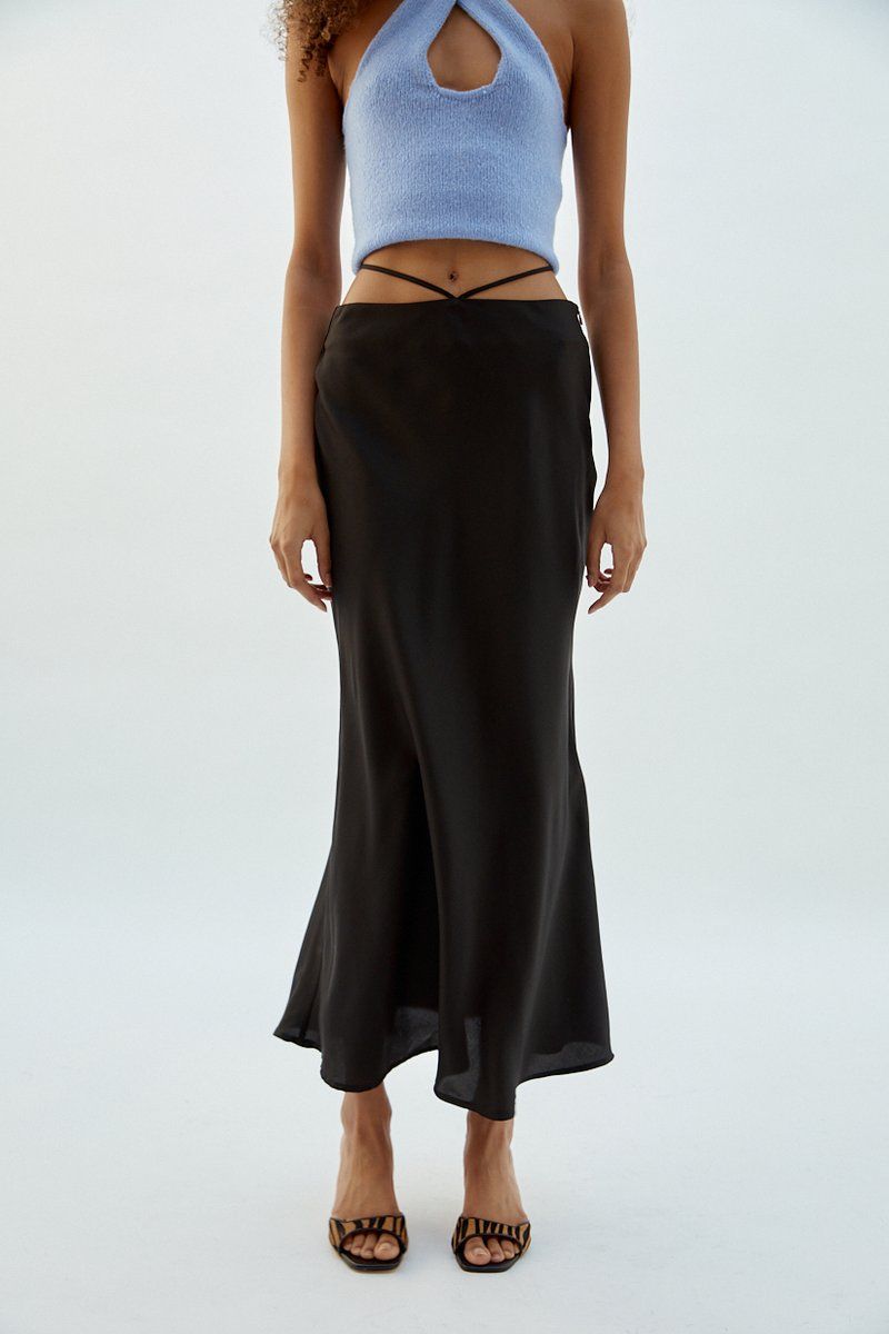 Midriff Flossing Is Still a Thing—Here’s How to Pull It Off | Who What Wear