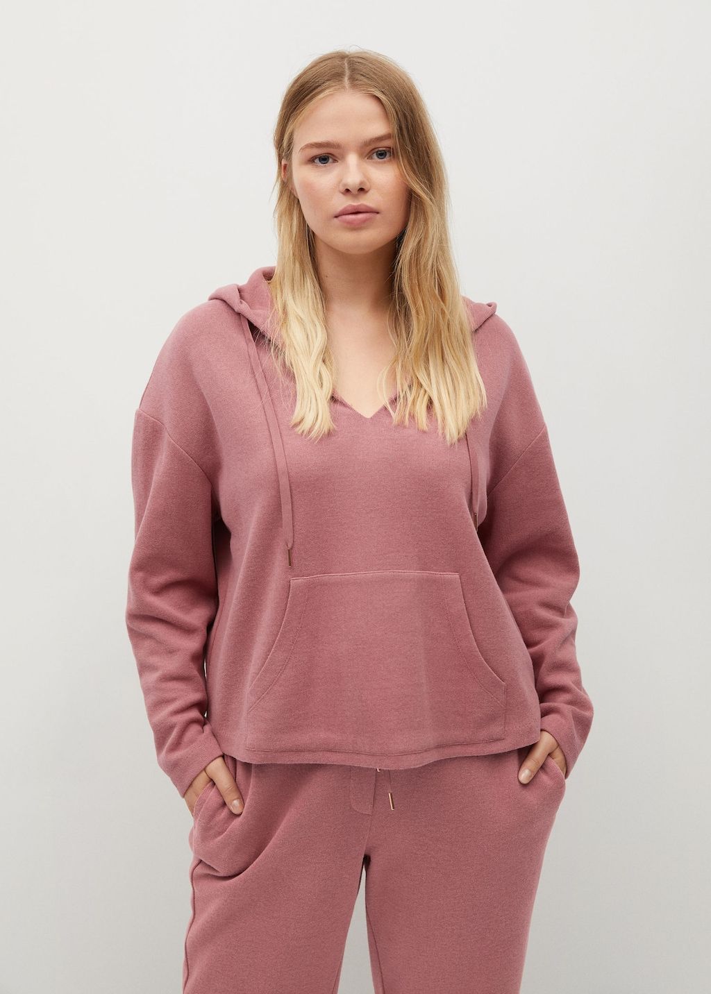 The 25 Best Sweatsuits for Women That Are So Chic | Who What Wear