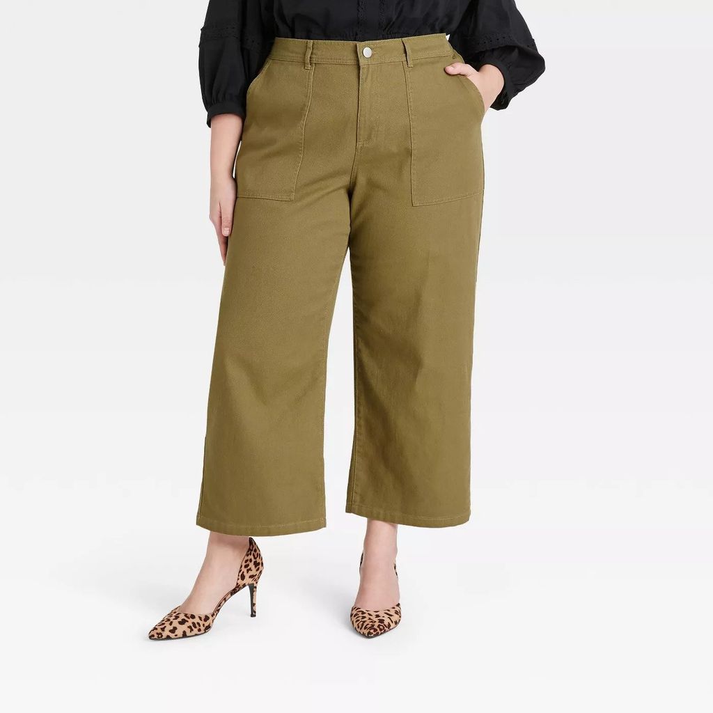 6 Clothing Brands Women in Their 20s Wear on Repeat | Who What Wear