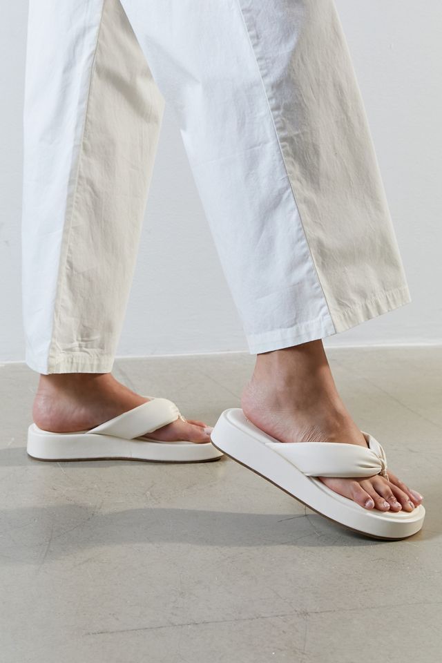 The 26 Best Flat Sandals to Buy Now | Who What Wear