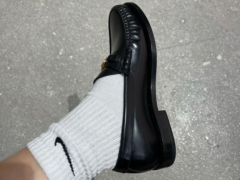 5 Chic Outfits With White Socks and Black Loafers | Who What Wear