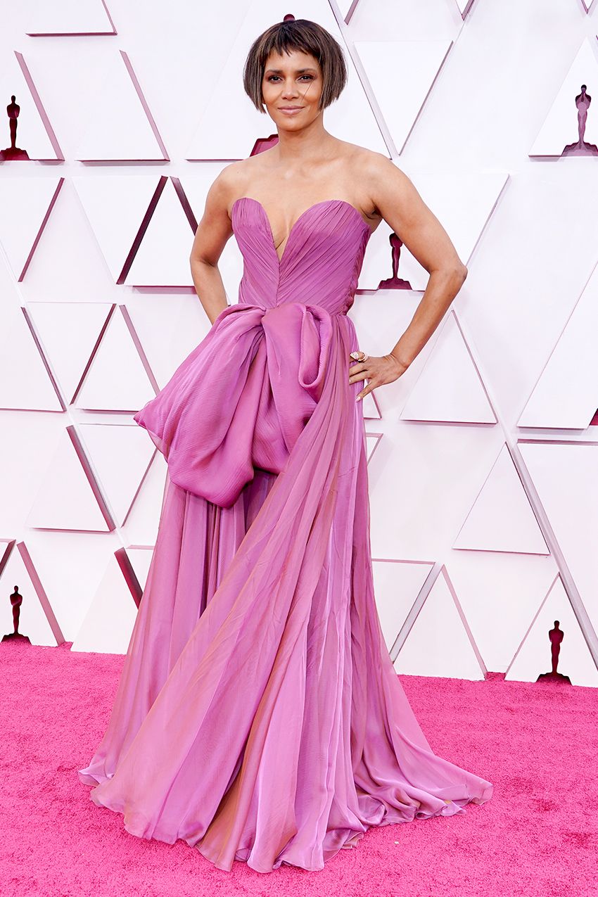 The Best Academy Awards Red Carpet Looks of 2021 | Who What Wear