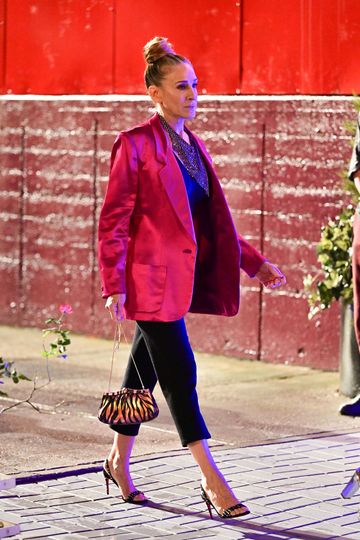 The Sex And The City Reboot Is Filming—see Carries Outfits Who What