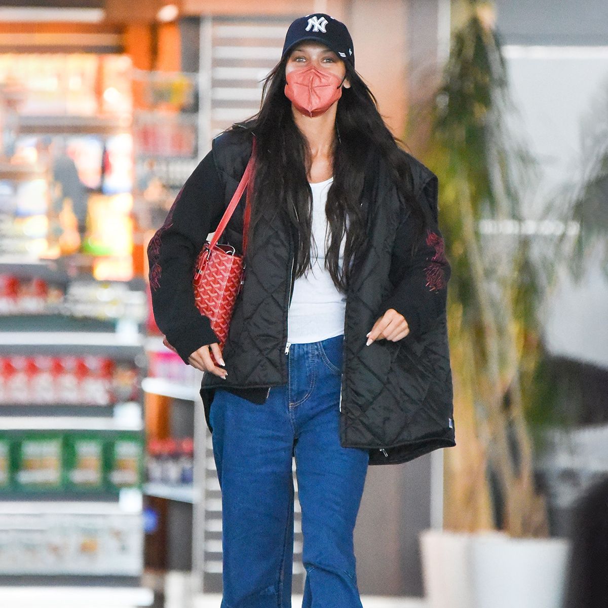 9 Airport Outfit Trends Celebrities Are Making a Thing | Who What Wear