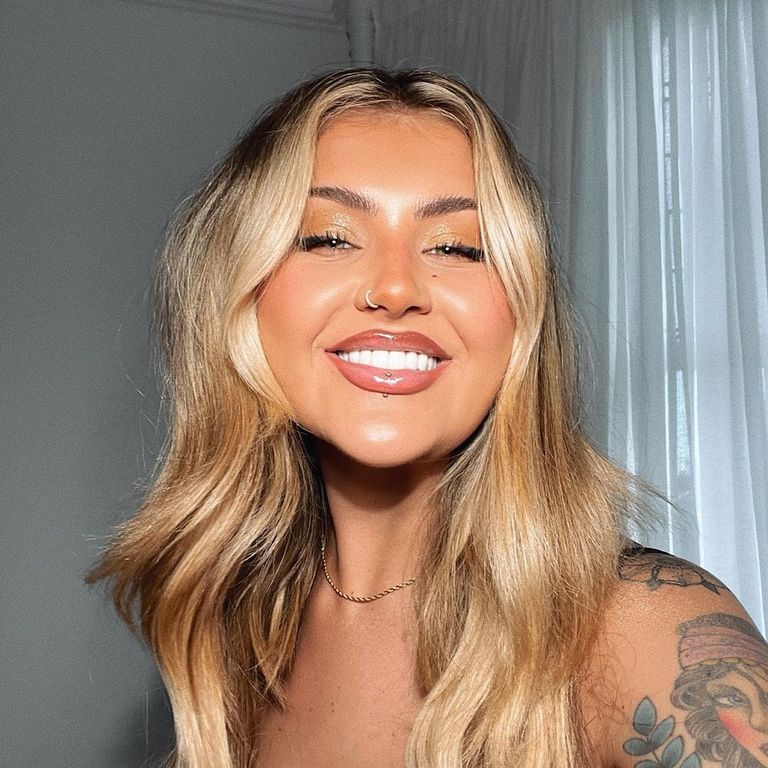 This Is What's Inside Jamie Genevieve's Makeup Bag | Who What Wear