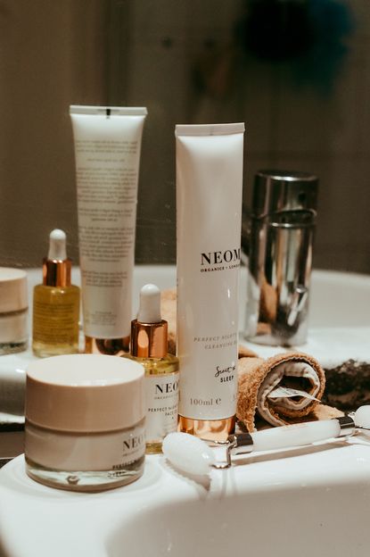 We Just Put the New Neom Overnight Facial Cream to the Test | Who What Wear
