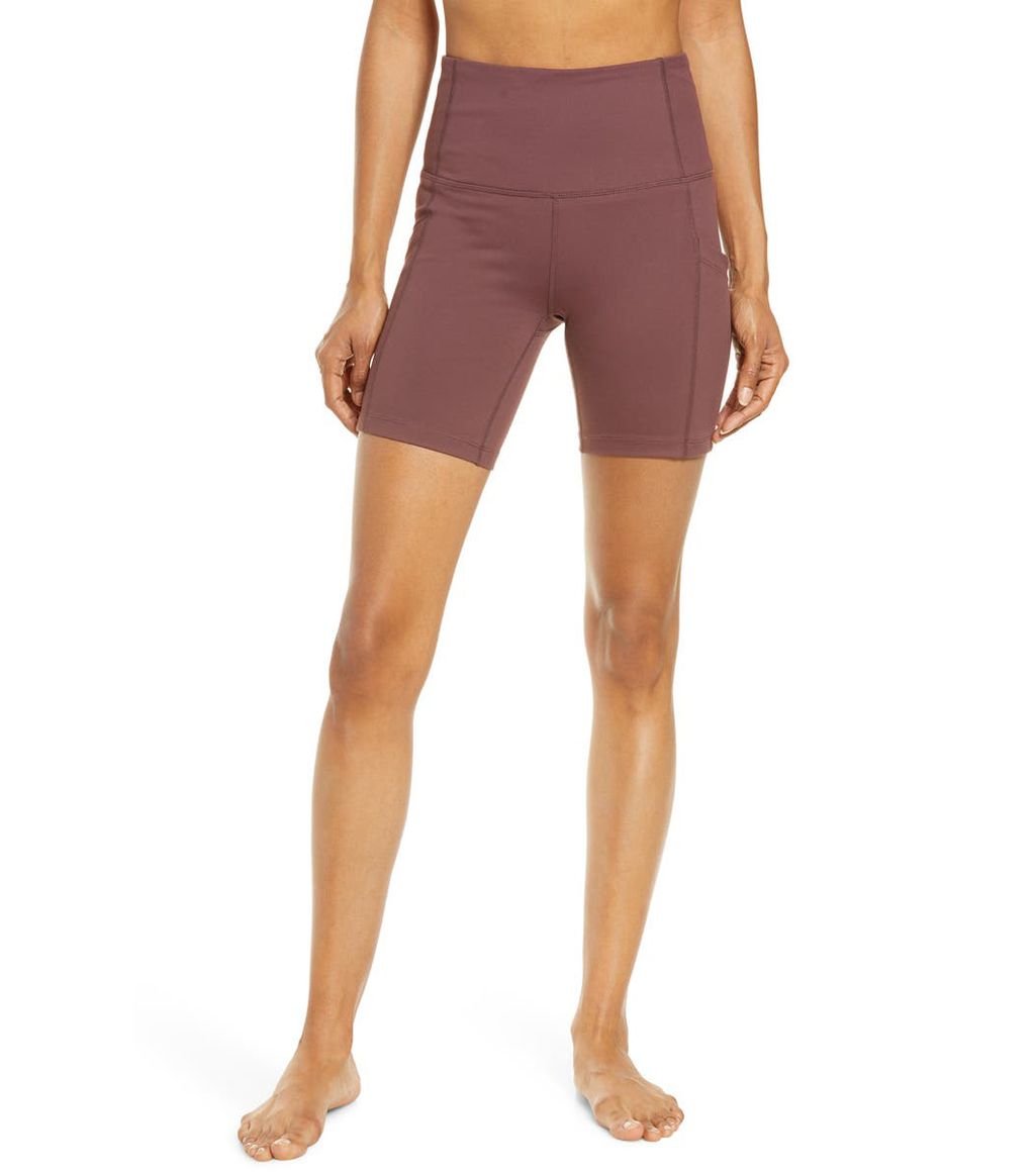 12 Best Yoga Shorts That You'll Want to Wear all the Time | Who What Wear