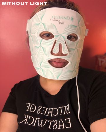 Reviewed: Omnilux Contour Light Therapy Face Mask | Who What Wear