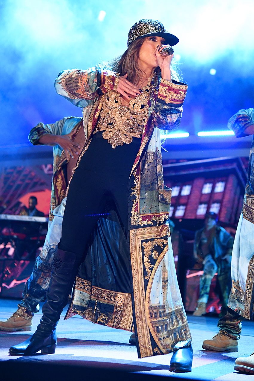 5 Internet-Breaking Outfits Jennifer Lopez Just Wore in NYC | Who What Wear