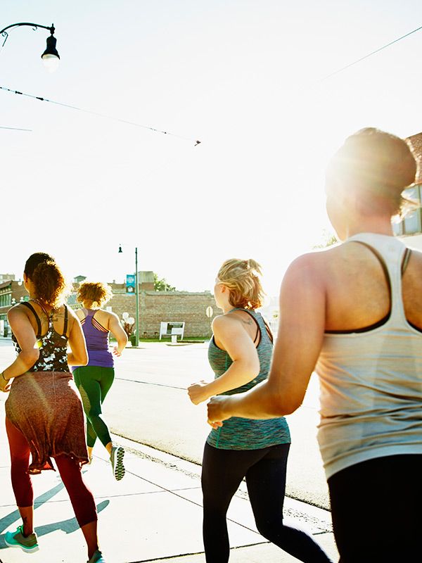 13 Easy Stretches to Do Before a Workout | Who What Wear