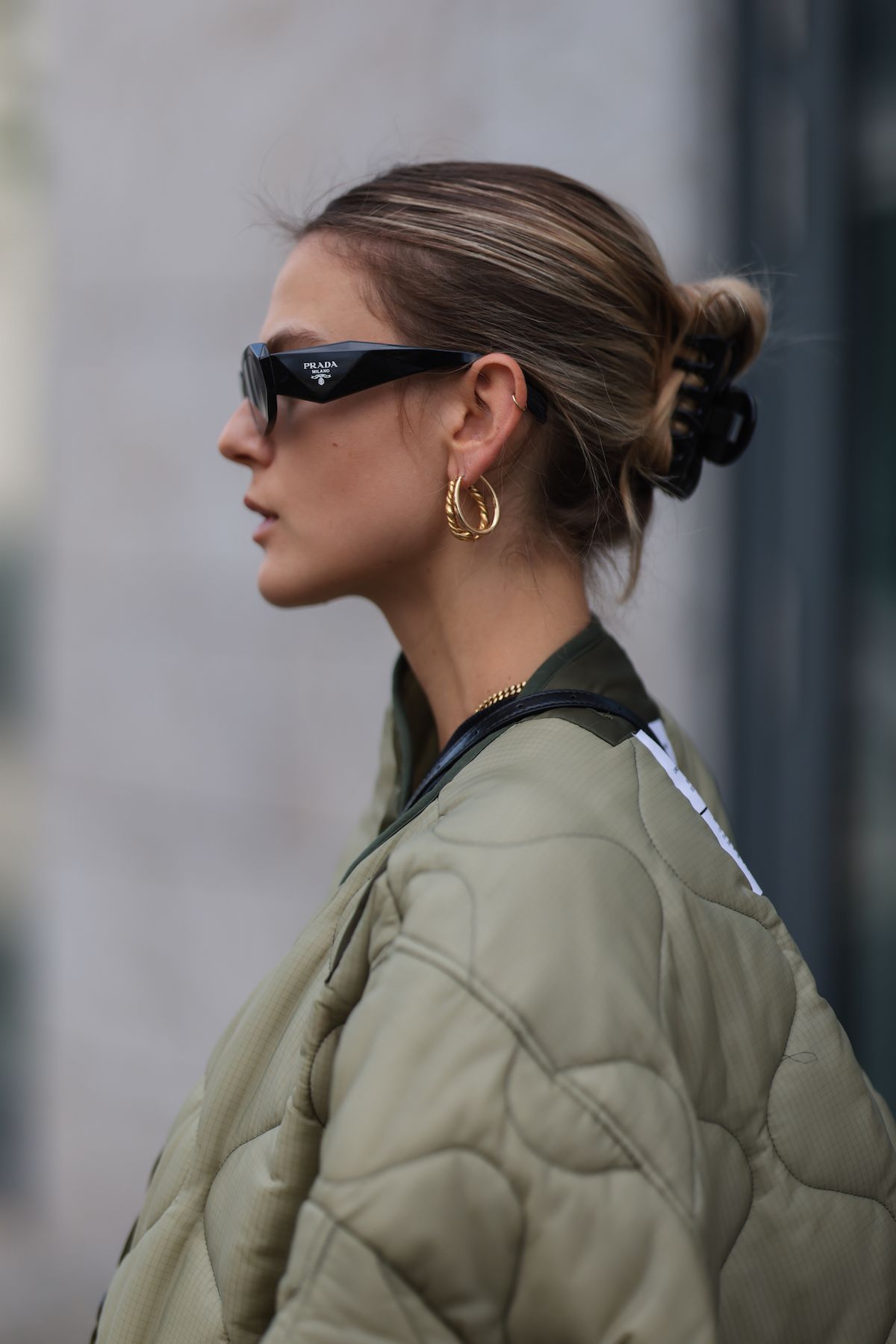 15 Easy Hairstyles You Can Do With a Hair Clip | Who What Wear