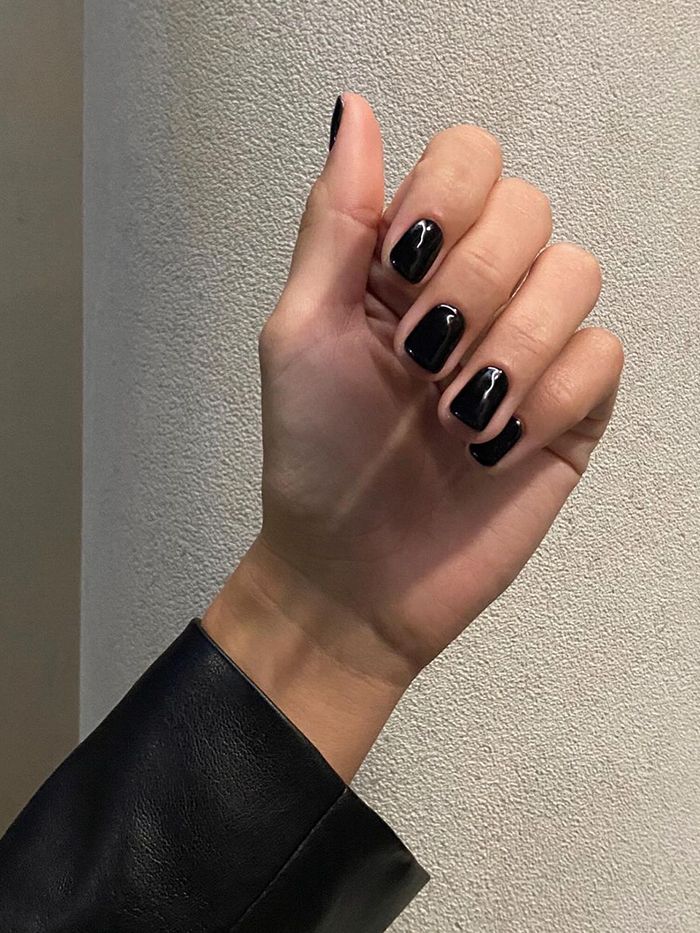 11 Winter Nail Colors That Always Look So Elevated | Who What Wear