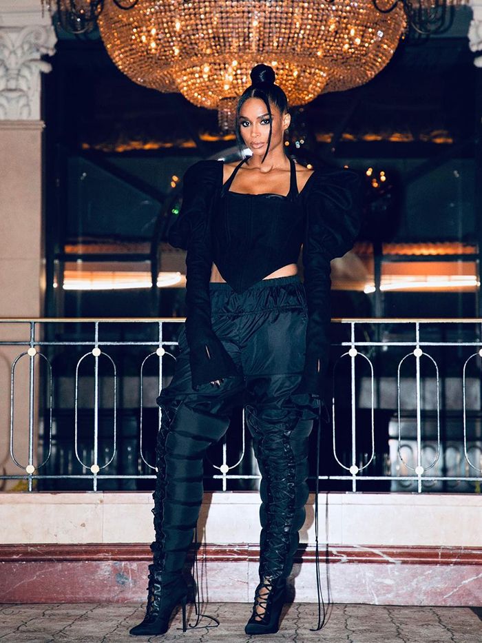 19 Hairstyles That Deliver Serious Middle-Part Inspiration | Who What Wear