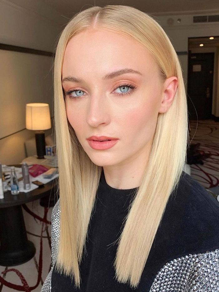 19 Hairstyles That Deliver Serious Middle-Part Inspiration | Who What Wear