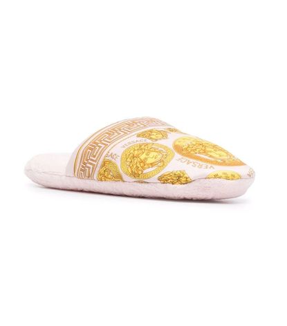 27 Comfortable Slippers That Are So Chic Too | Who What Wear