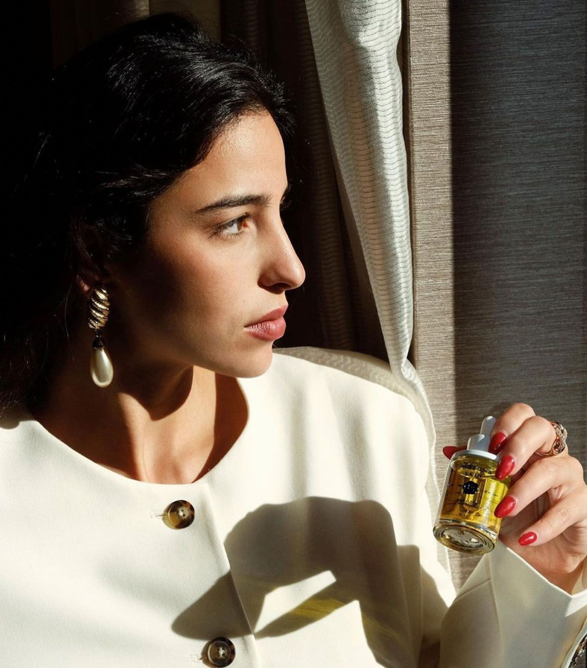 The 7 Best Minimalist Makeup Brands | Who What Wear