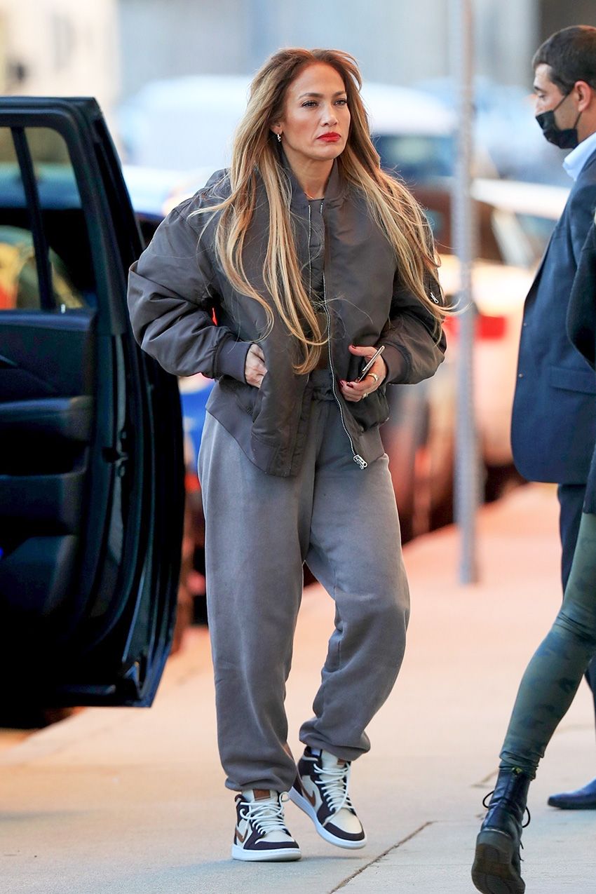 The Most Stylish Way to Wear Sweatpants Now, Per J.Lo | Who What Wear