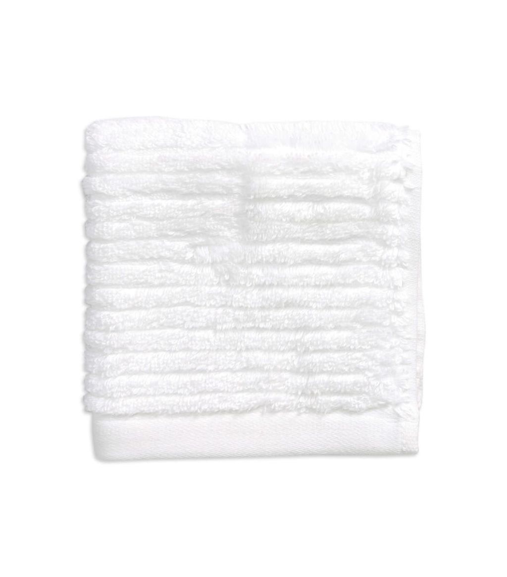 How to Wash Your Face Properly, According to Experts | Who What Wear