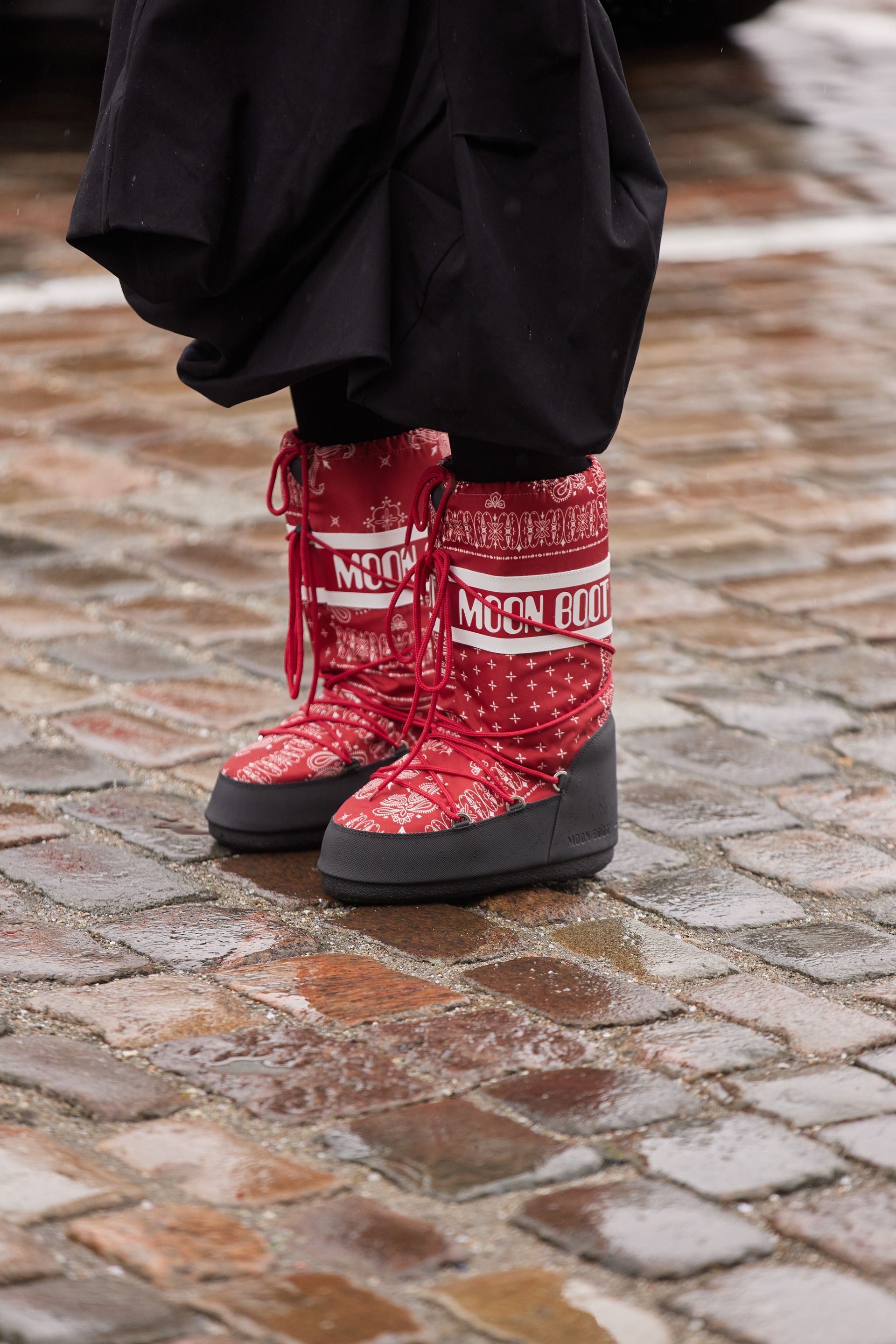 How to Style Moon Boots: 9 Outfit Ideas and the Best Pairs | Who What Wear