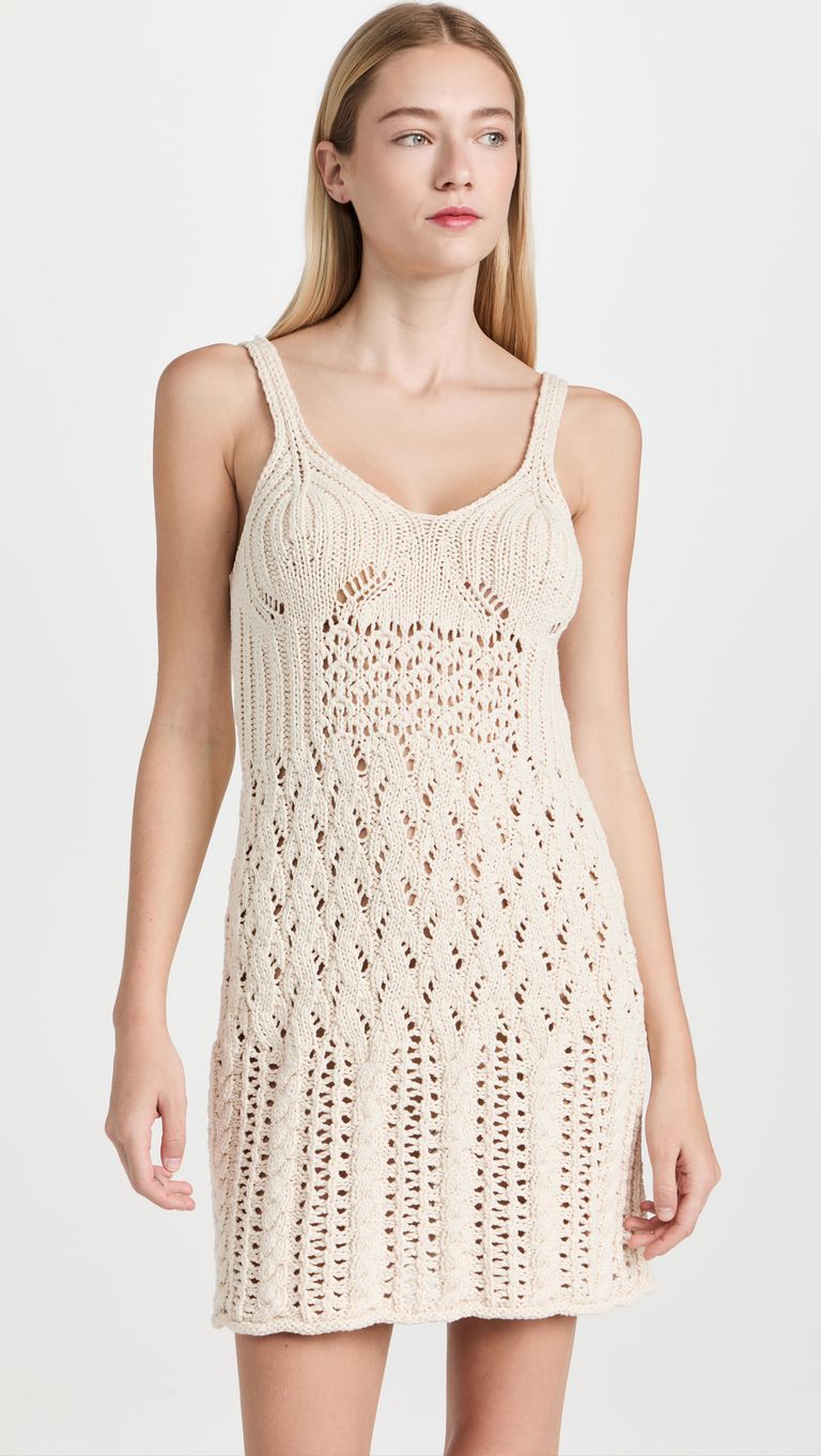 7 Easy Pieces French Girls Always Bring on Their Vacations | Who What Wear