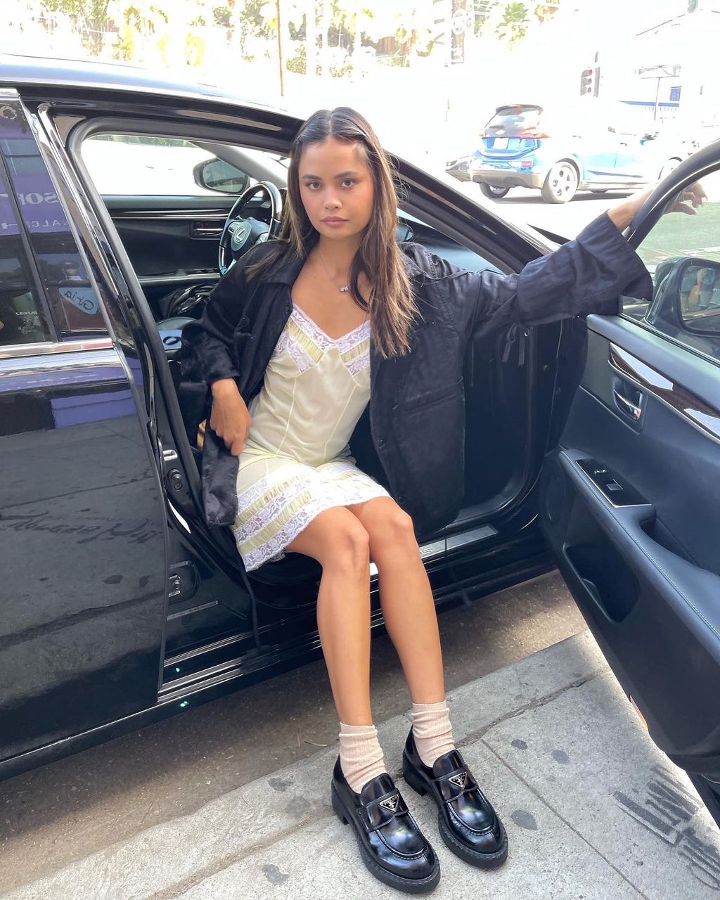 5 Cute Instagram Poses That Have Already Gone Viral in 2022 | Who What Wear