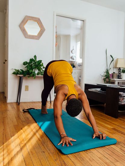 10 Post Workout Stretches You Should Do After Your Workouts | Who What Wear