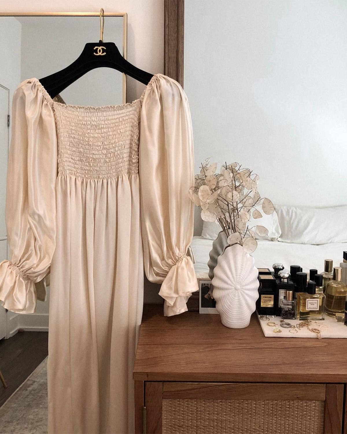 How to Apply Perfume—the Best Way to Apply Fragrance | Who What Wear