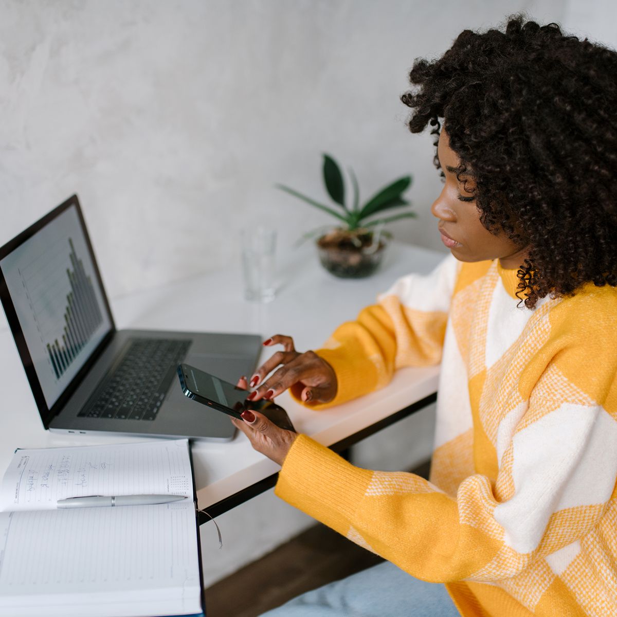Experts on How to Practice Mindfulness at Work | Who What Wear