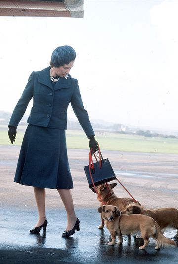 15 Iconic Queen Elizabeth Outfits That Will Be Remembered | Who What Wear