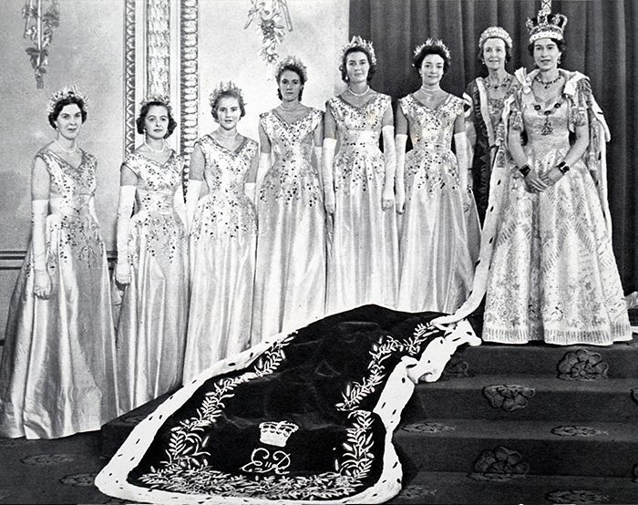 15 Iconic Queen Elizabeth Outfits That Will Be Remembered | Who What Wear