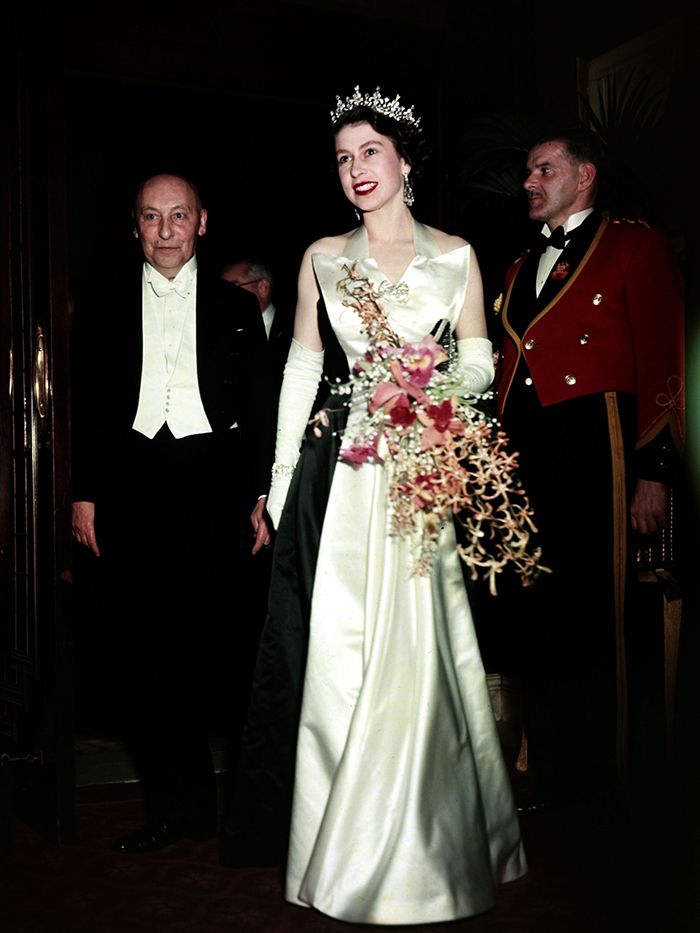 15 Iconic Queen Elizabeth Outfits That Will Be Remembered | Who What Wear