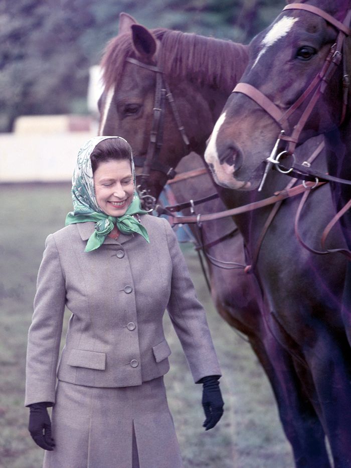15 Iconic Queen Elizabeth Outfits That Will Be Remembered | Who What Wear