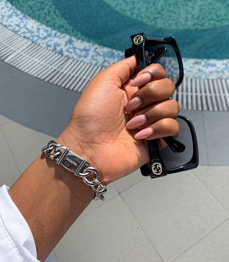 The 11 Best Minimalist Nail Colors That Go With Everything | Who What Wear