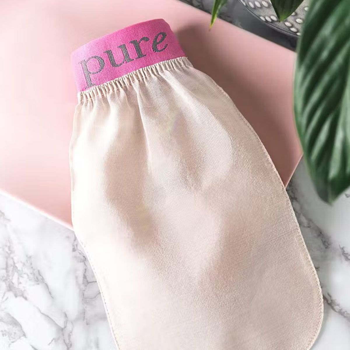 The 12 Best Exfoliating Gloves, Hands Down | Who What Wear