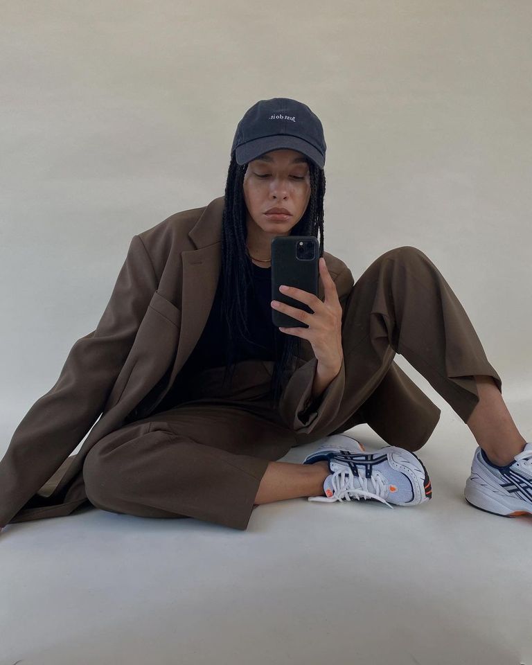 The Normcore Aesthetic: What It Is and 5 Outfit Ideas | Who What Wear