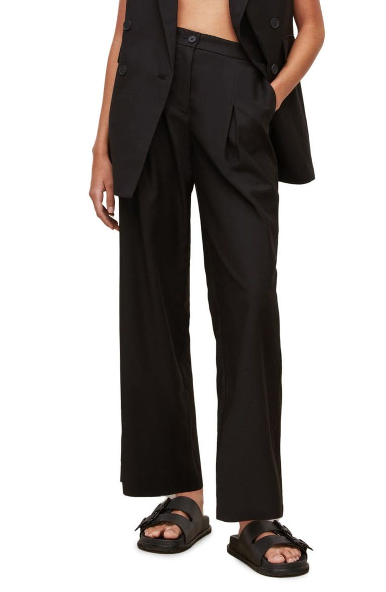 The Normcore Aesthetic: What It Is and 5 Outfit Ideas | Who What Wear