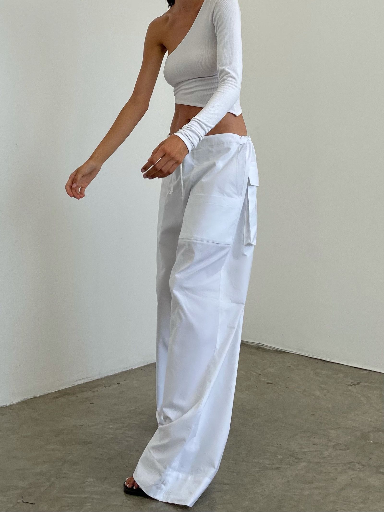 7 Outfits to Copy That Make the Low-Rise Trend Look So Good | Who What Wear