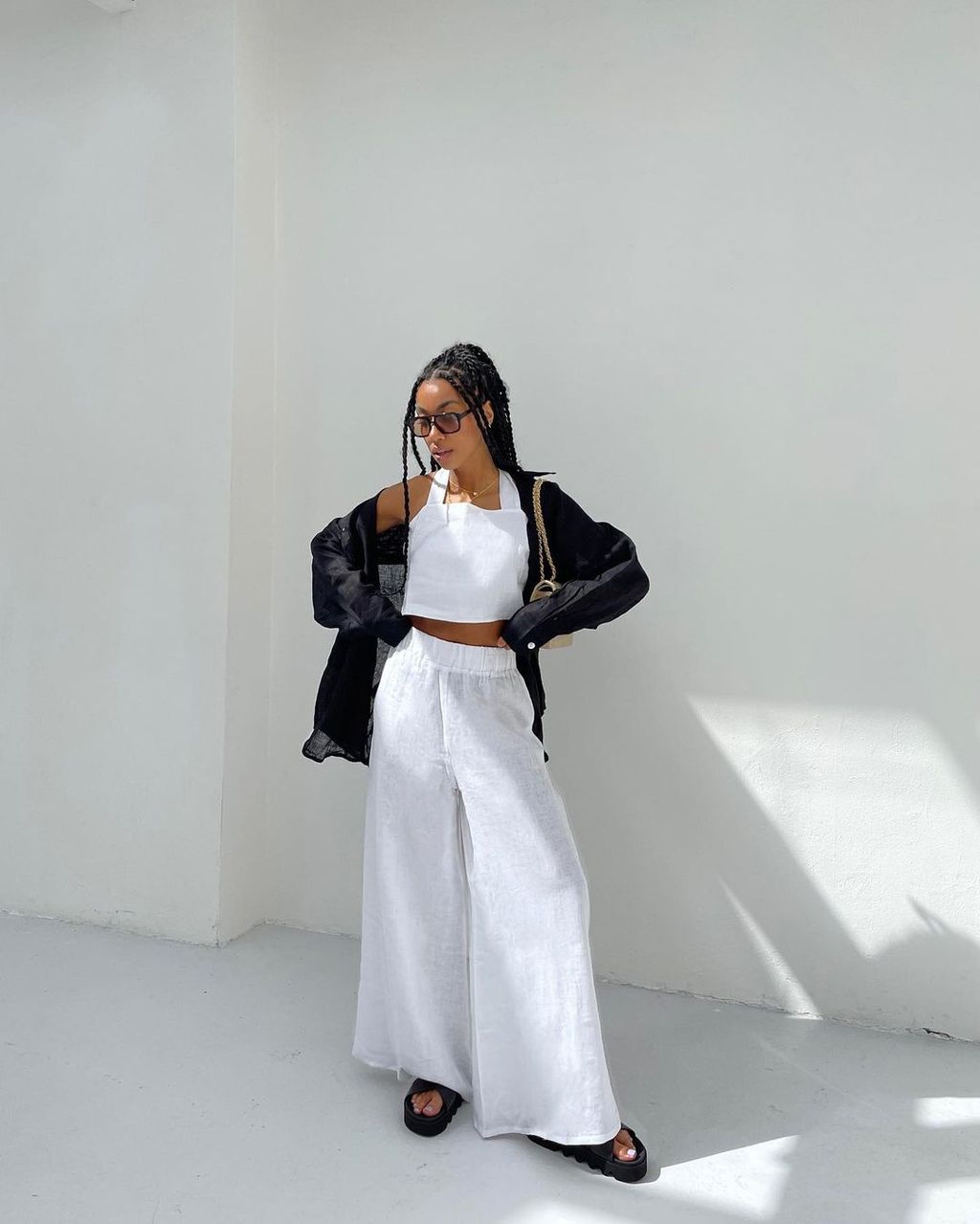 7 Easy Linen-Trouser Outfits to Copy in Spring 2025 | Who What Wear