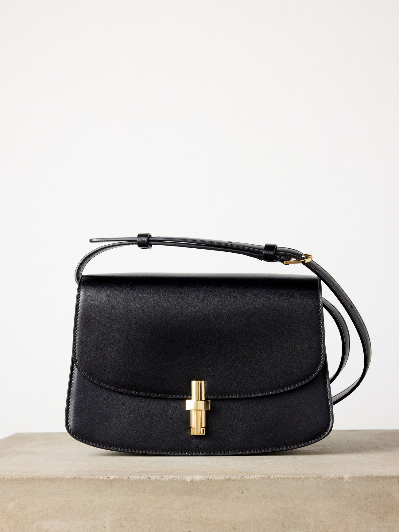The 18 Best Minimalist Handbags to Elevate Your Outfits | Who What Wear