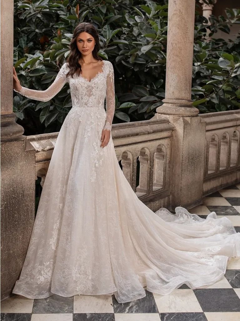 My 4 Fave Wedding Dress Trends From Ashley Grahams Collab Who What Wear