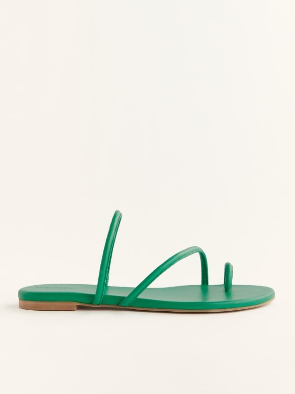 31 Best Toe-Ring Sandals to Shop for Summer 2022 | Who What Wear