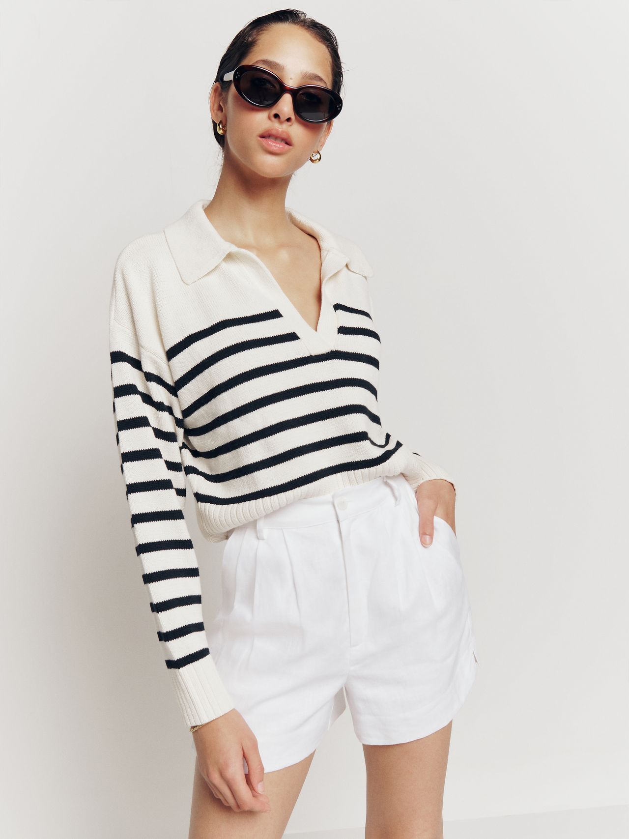 Anne Hathaway Wore Short Shorts and Flats in the Chicest Way | Who What ...