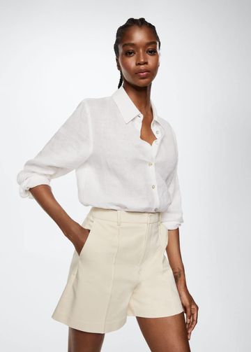 Anne Hathaway Wore Short Shorts and Flats in the Chicest Way | Who What ...