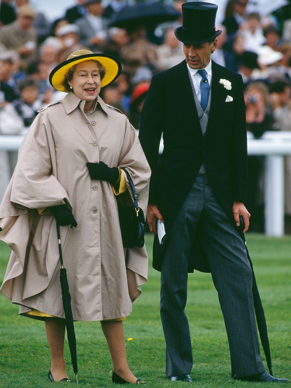 Remembering Queen Elizabeth II's Most Historic Style Moments | Who What ...