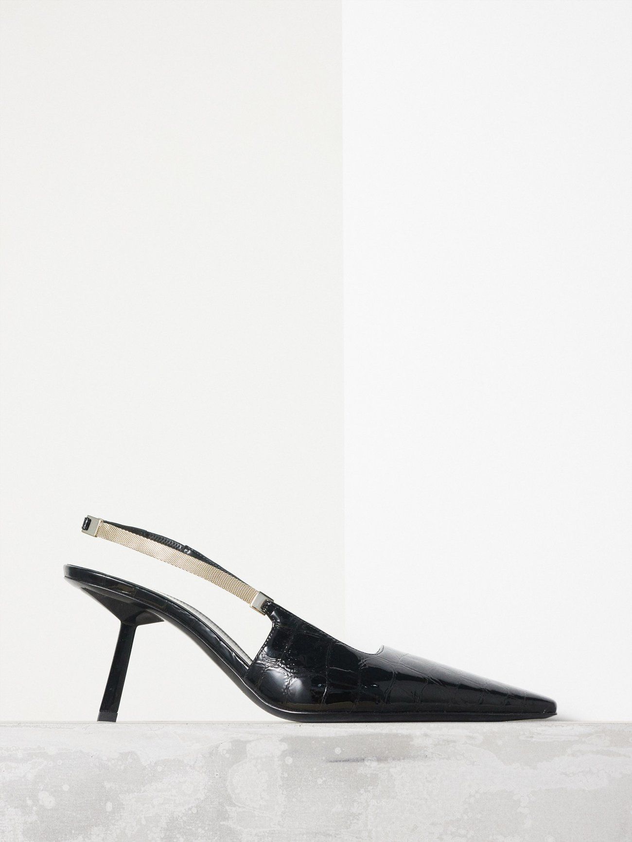 6 Shoe Trends Everyone Is Wearing in Paris | Who What Wear