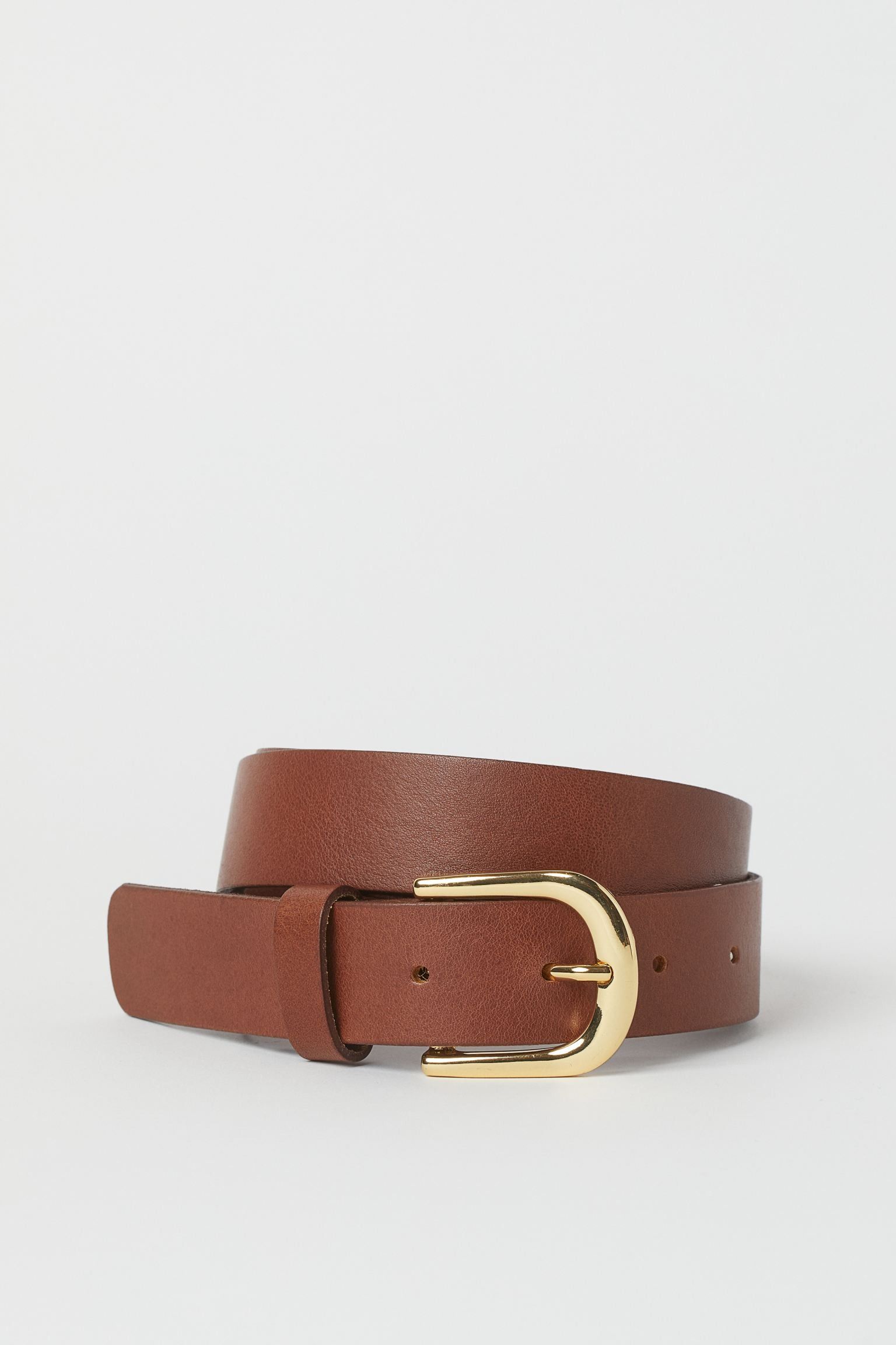 Bella Hadid Wore Spring's Belt Trend in an Unusual Way | Who What Wear